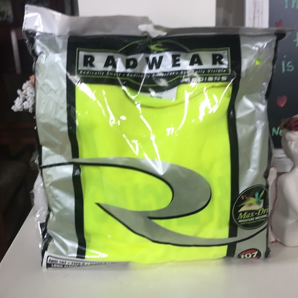 Radwear | Shirts | Nwt High Visibility Work Wear Radians St2b3pgsxl ...